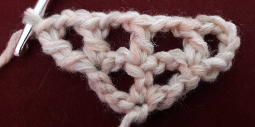 Triangular shawl in filet crochet – The Craftsteacher